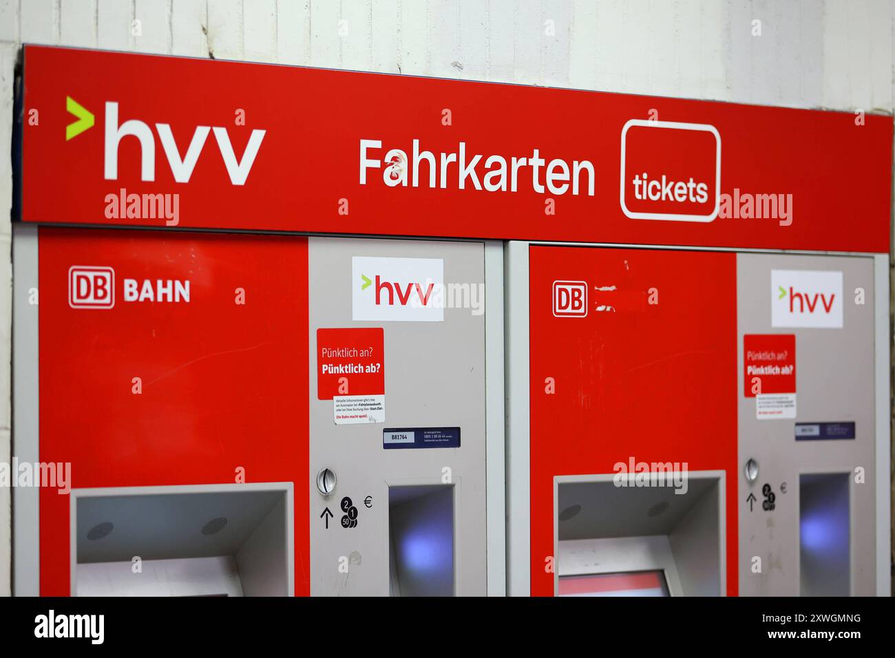 03.07.2024, Hamburg, Fahrkartenautomat der HVV Hamburger ...