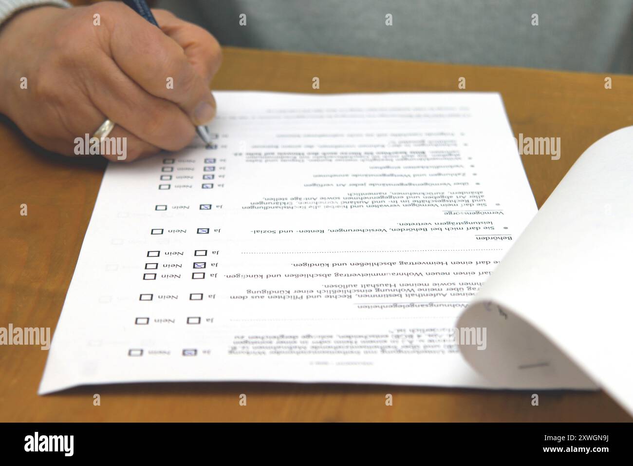 Woman filling forms hi-res stock photography and images - Alamy