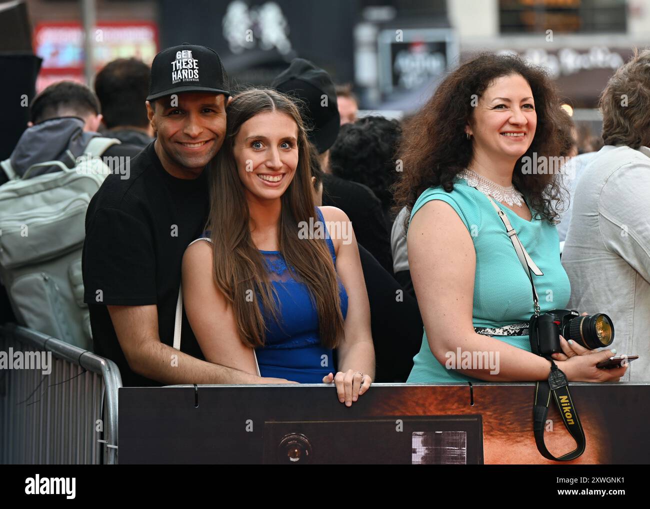 Salma hayek and friends hi-res stock photography and images - Alamy
