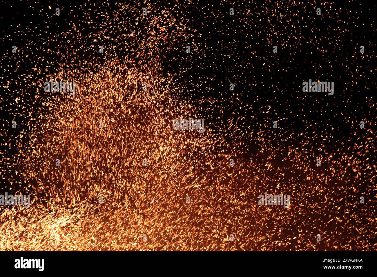 Fire burning night sparks fly hi-res stock photography and images - Alamy