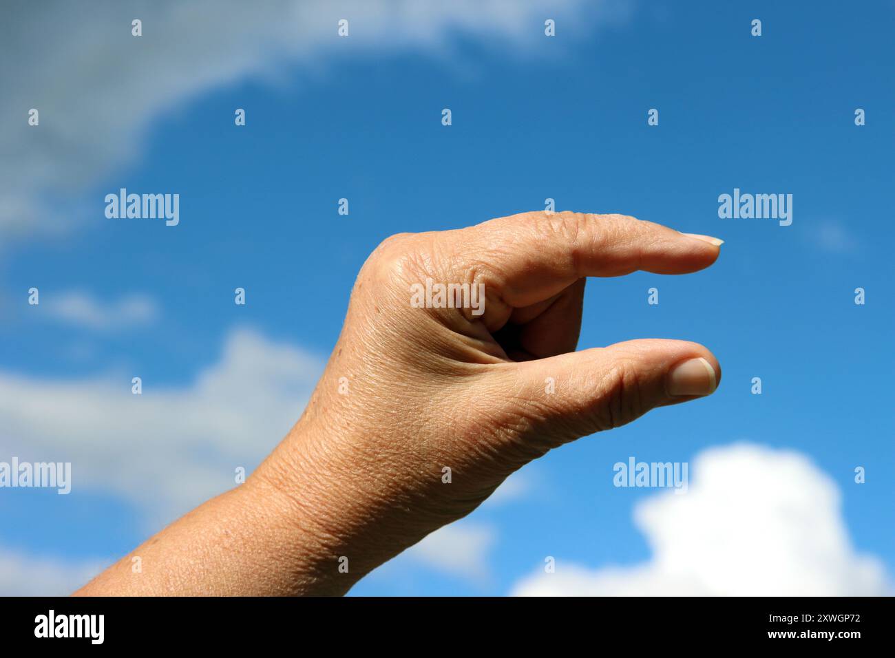 hand signal with thumb and index finger Stock Photo - Alamy