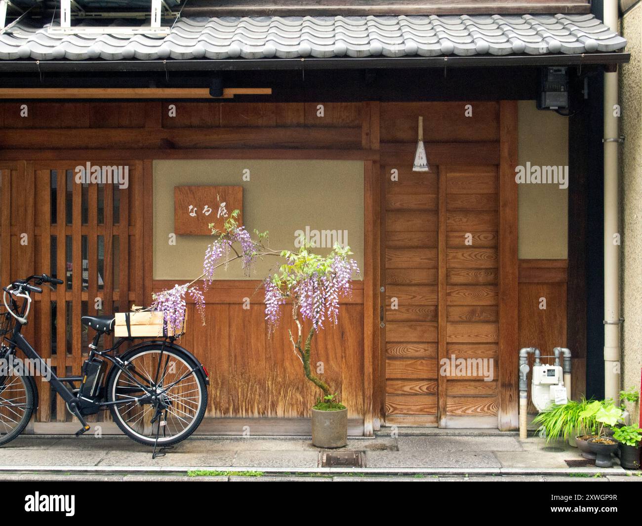 "Kyomachiya". Traditional Japanese housing in the city of Kyoto Stock ...