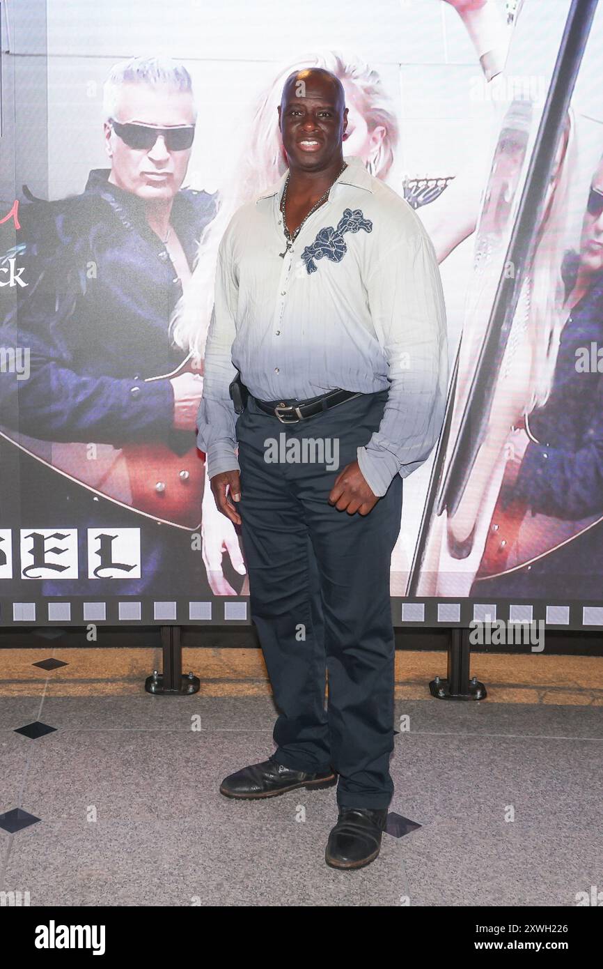 Beverly Hills, California, USA. 17th August, 2024. Actor Isaac ...