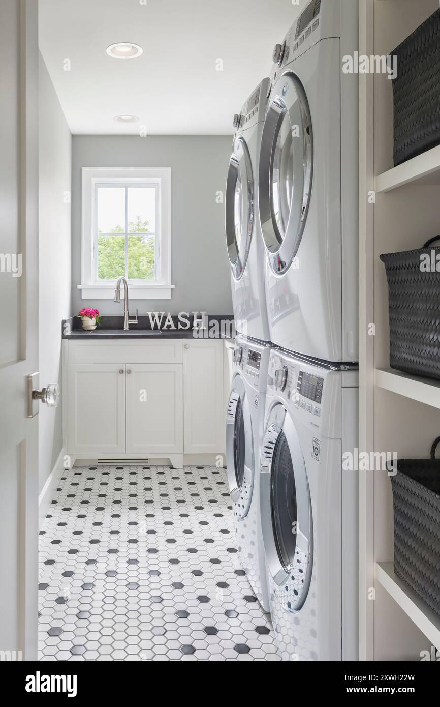 Two stacked washers and dryers hi-res stock photography and images - Alamy