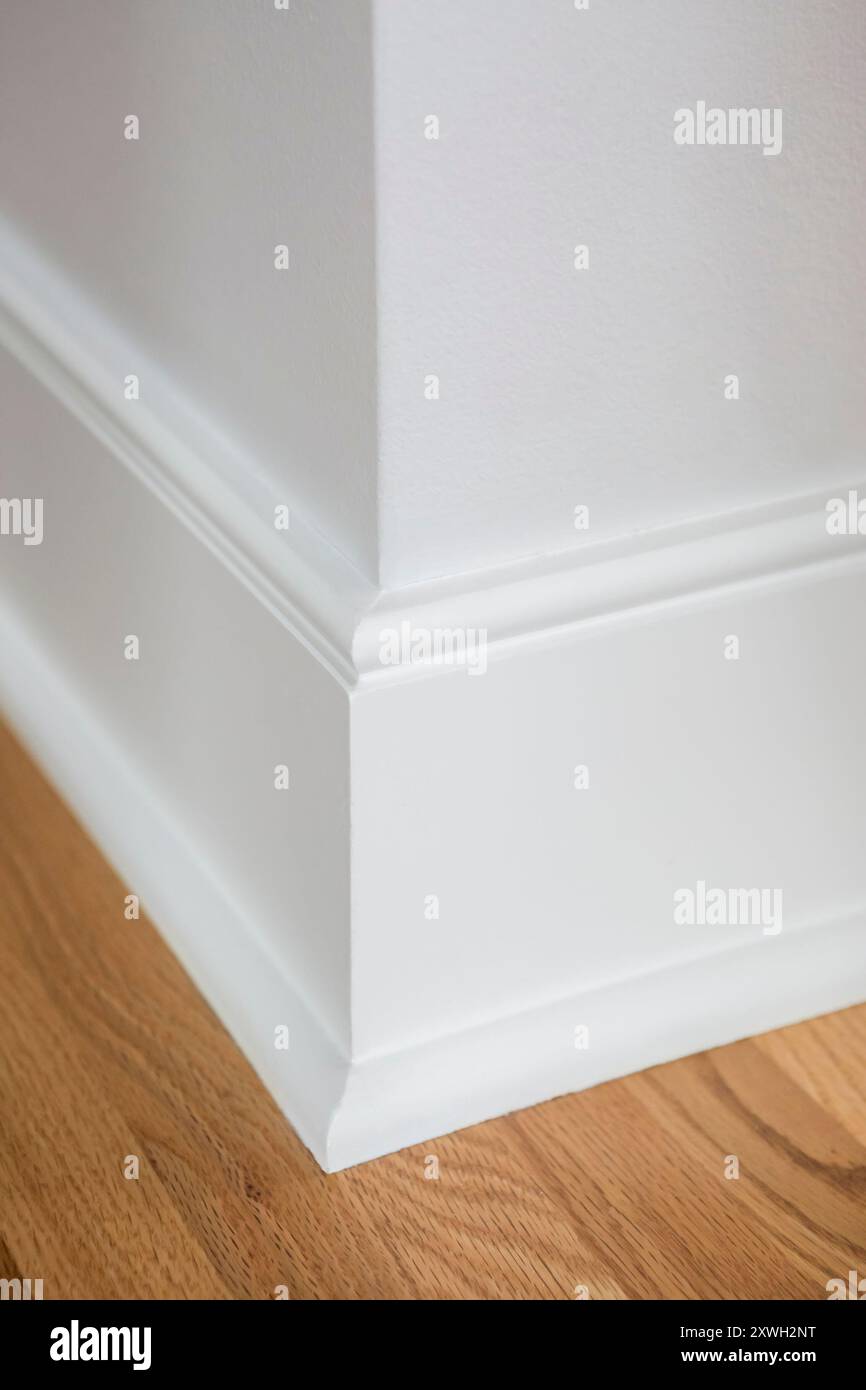 White baseboard trim hi-res stock photography and images - Alamy