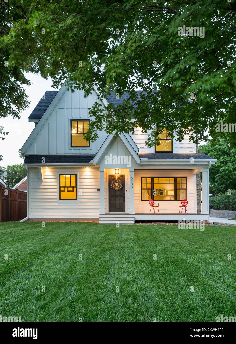 Two story farmhouse view hi-res stock photography and images - Alamy