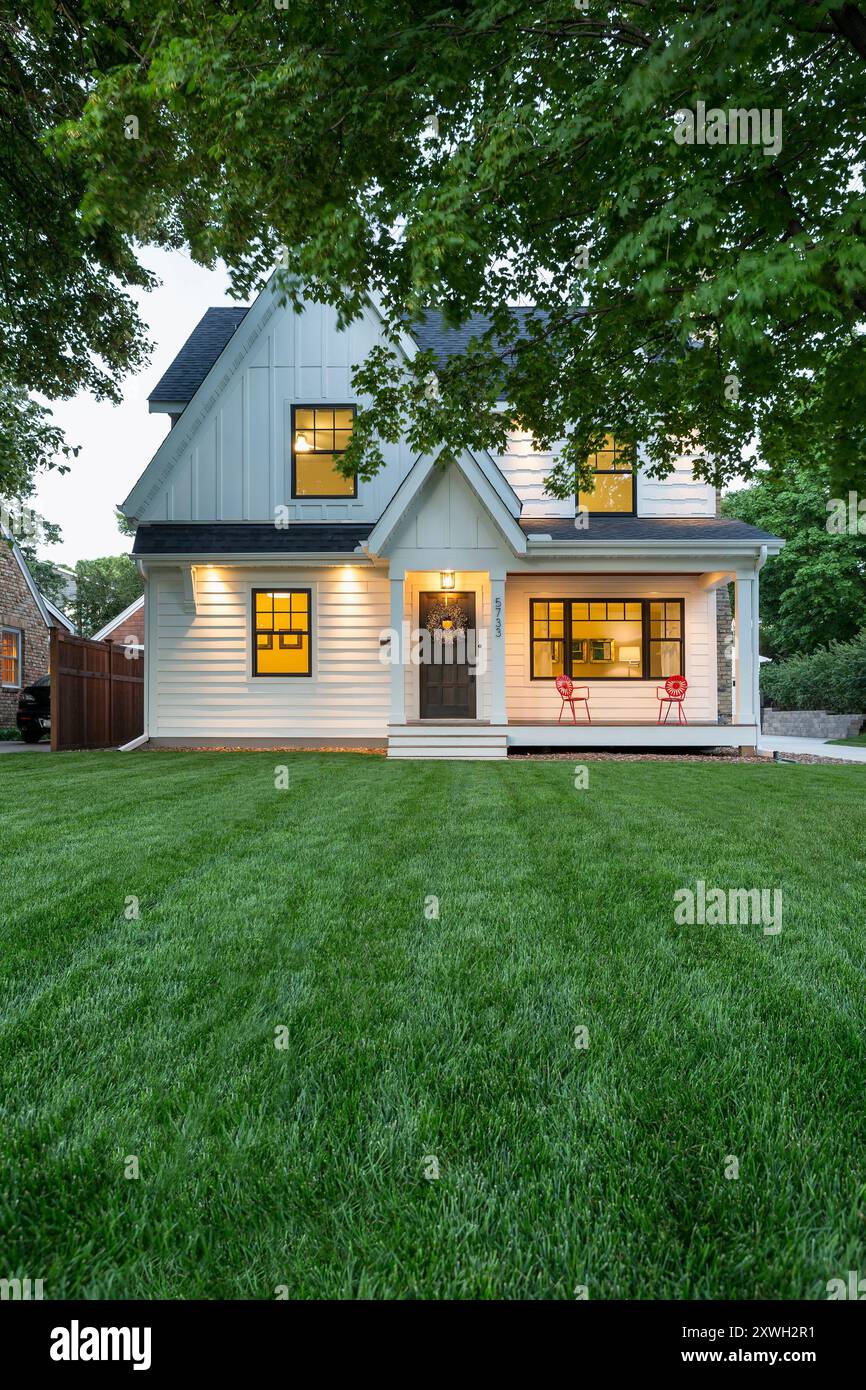 Victorian style farmhouse hi-res stock photography and images - Alamy