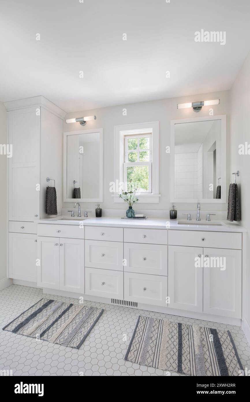 All white master bathroom showing double vanity Stock Photo - Alamy
