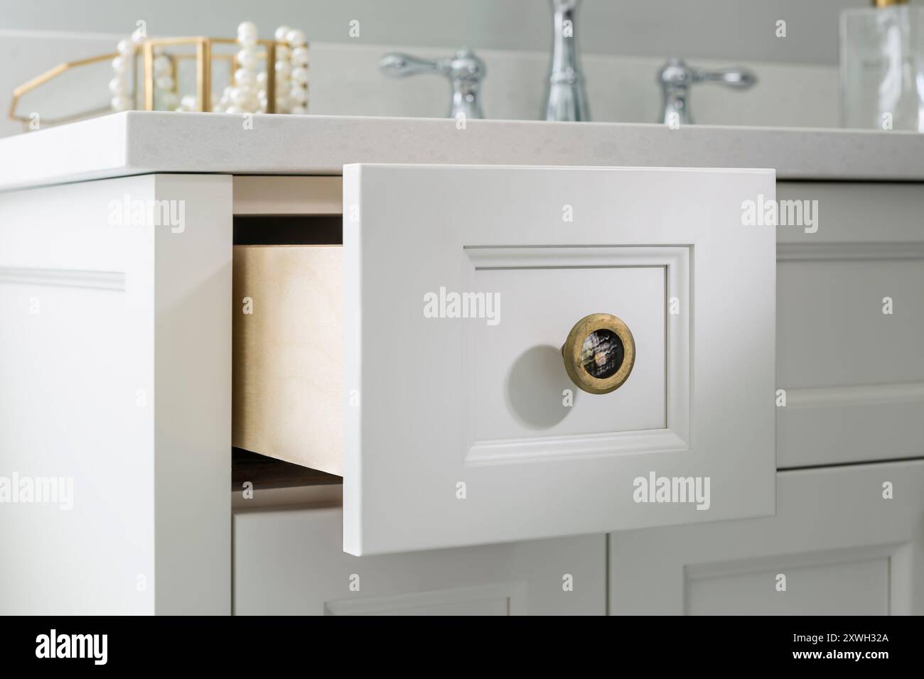 Pfister bathroom faucet and handles hi-res stock photography and images - Alamy