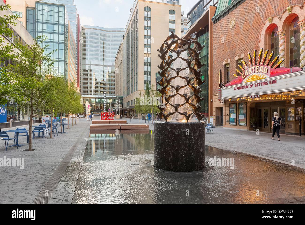 Rochester Peace Plaza with fountain and shallow pool in front of historic Chateau Theater Stock ...
