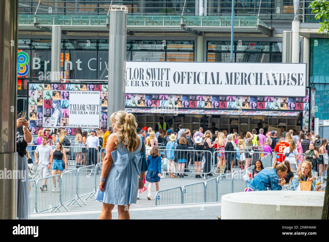 Taylor swift eras tour uk tortured hi-res stock photography and images ...