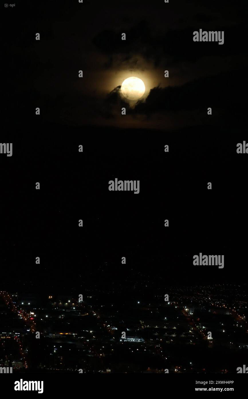 Vista desde quito hi-res stock photography and images - Alamy