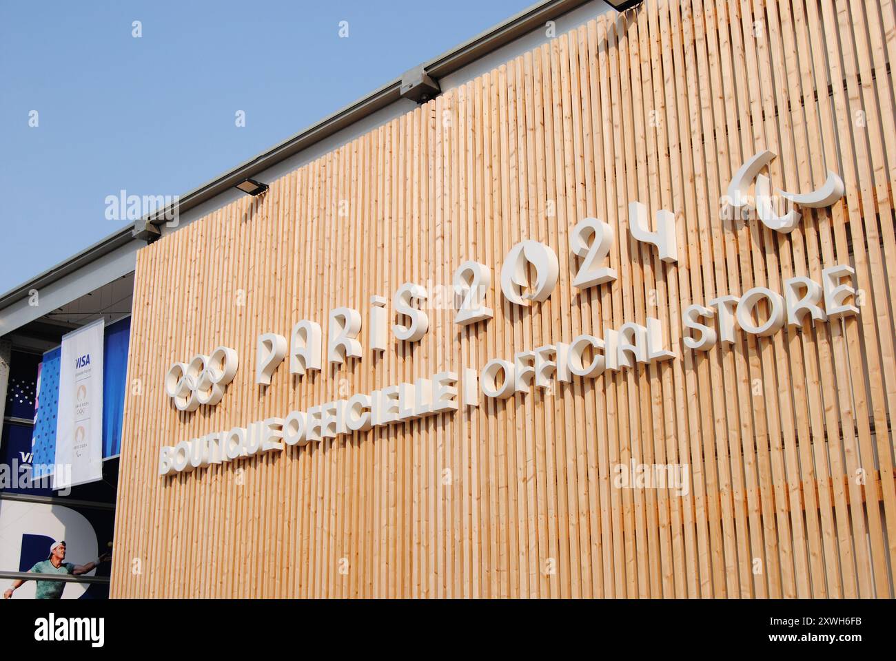 2024 olympic games official store hi-res stock photography and images ...