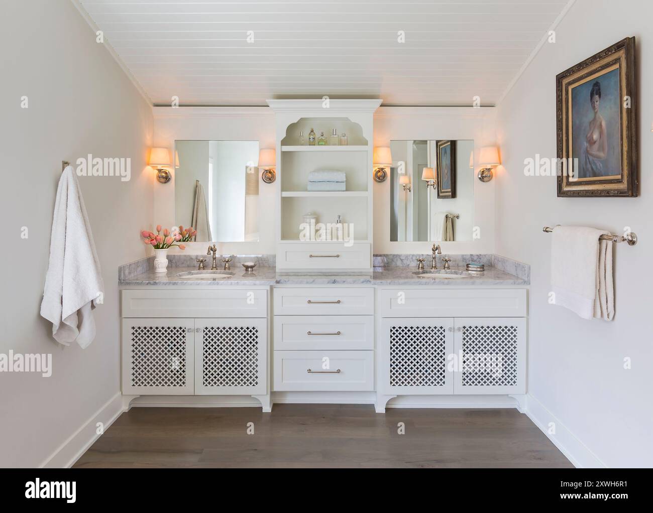Double vanity tucked between walls in upscale bathroom Stock Photo - Alamy