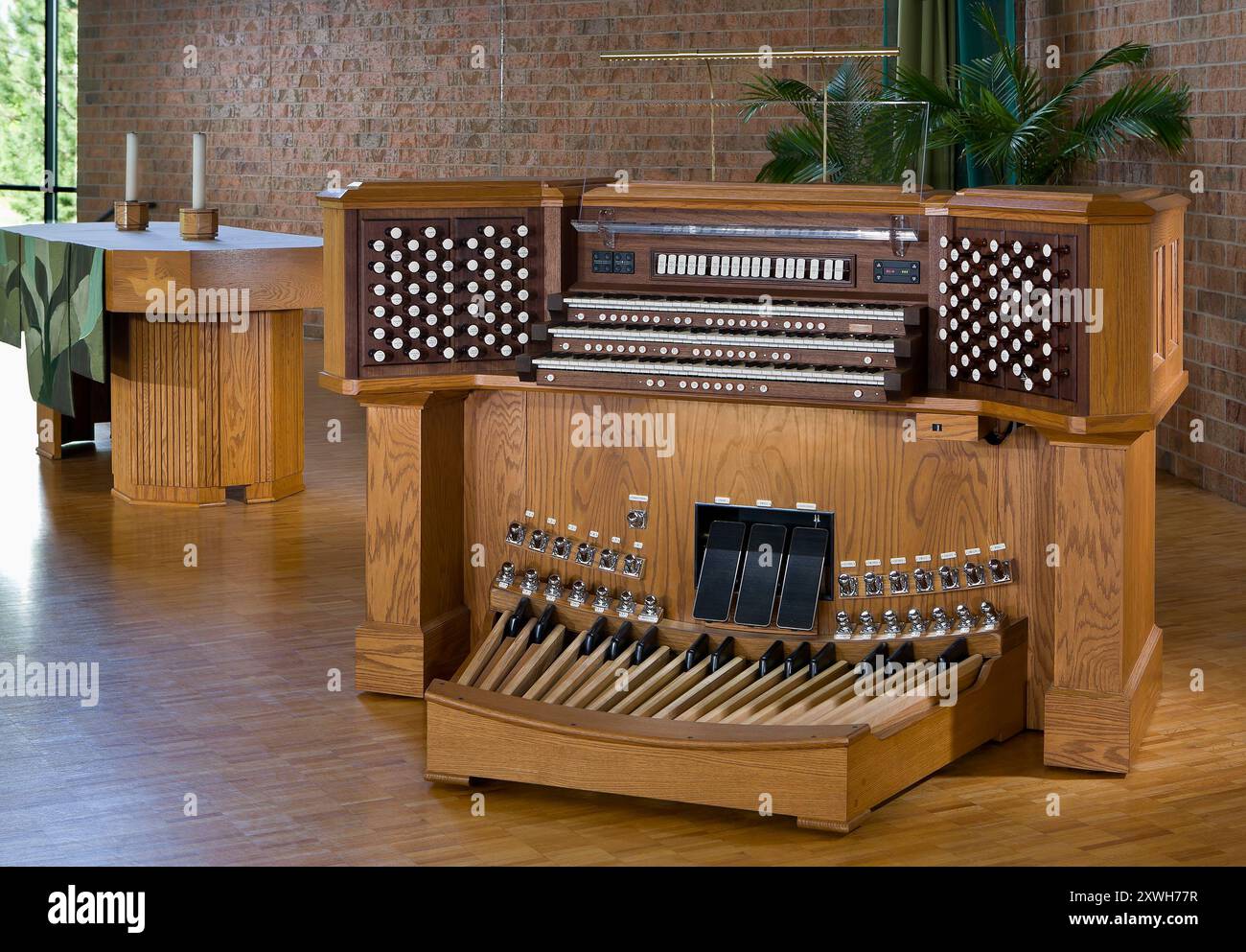 Large organ console in front of church altar Stock Photo - Alamy