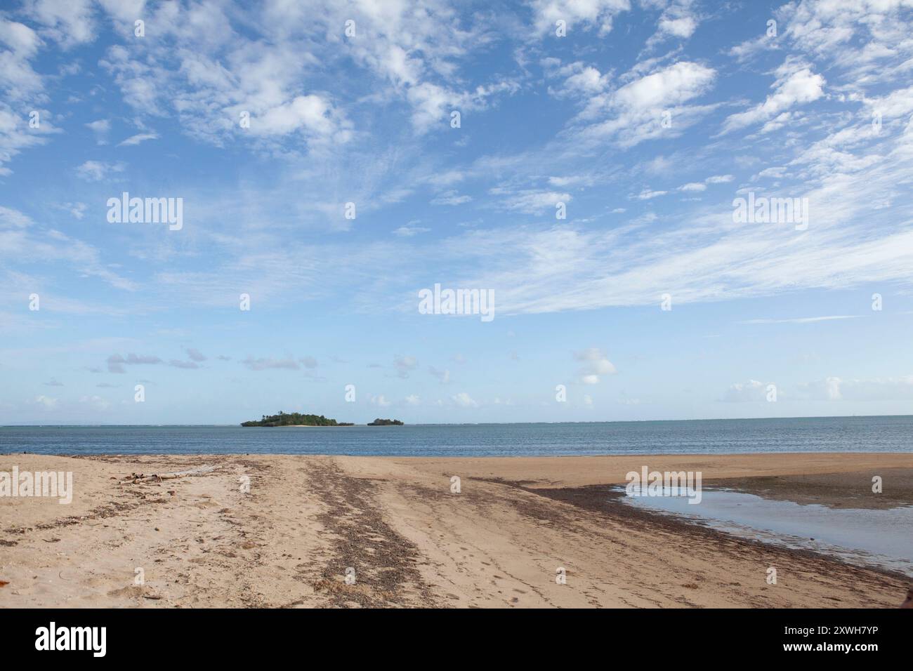 Vast and empty beach hi-res stock photography and images - Alamy