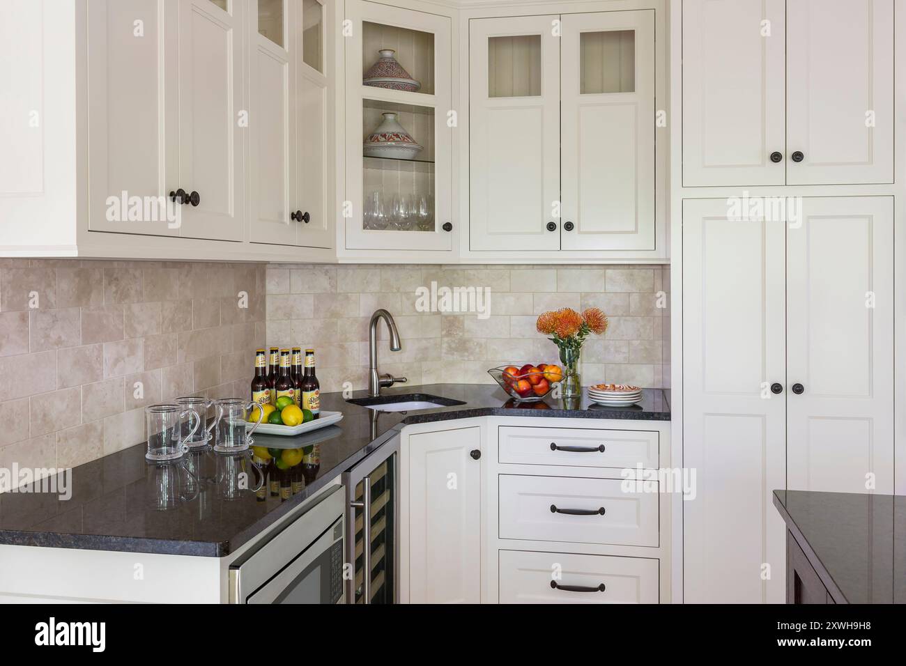 Bar and counter in kitchen Stock Photo - Alamy