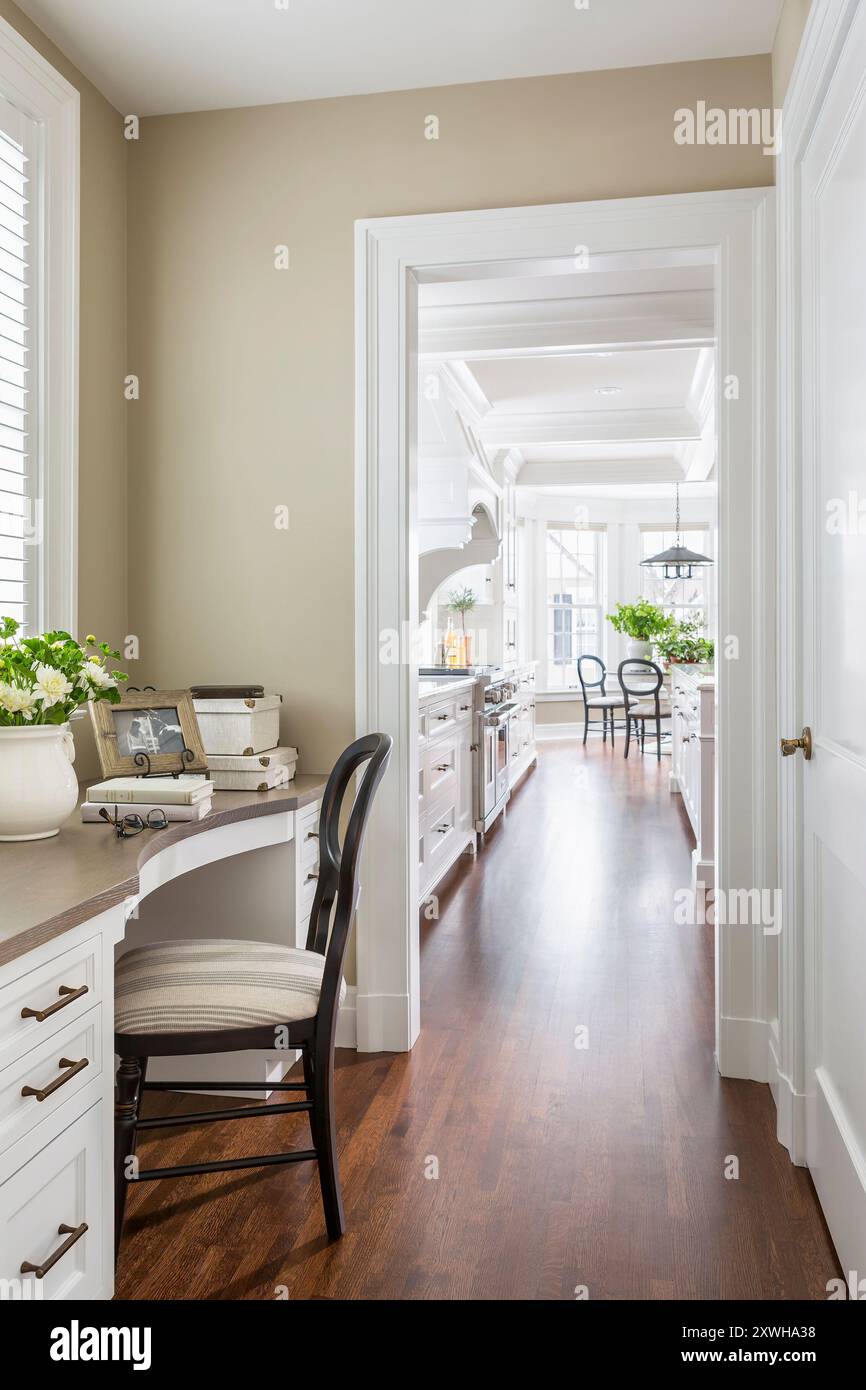 Quartersawn oak desk top hi-res stock photography and images - Alamy