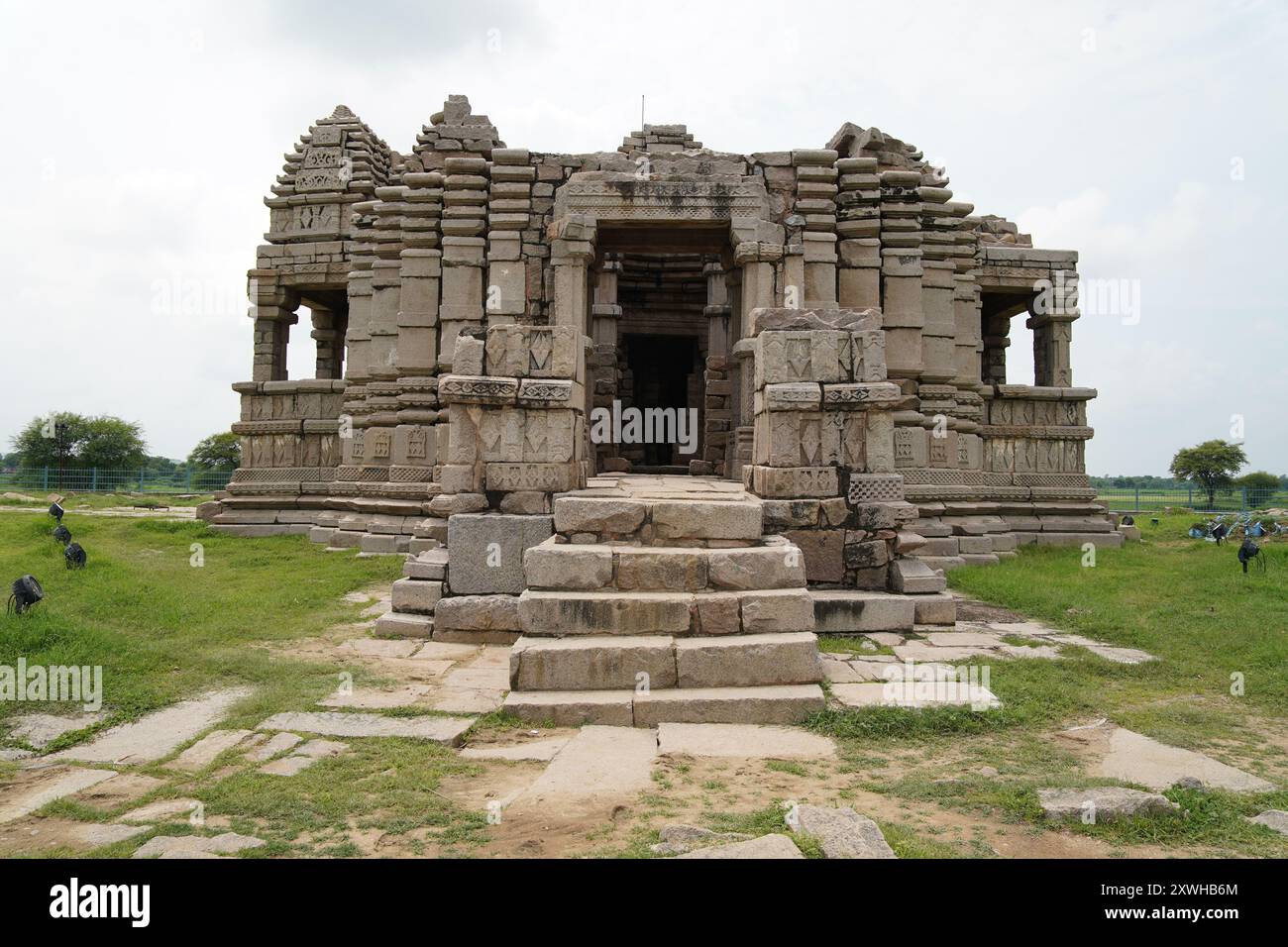 Dev mandir hi-res stock photography and images - Alamy
