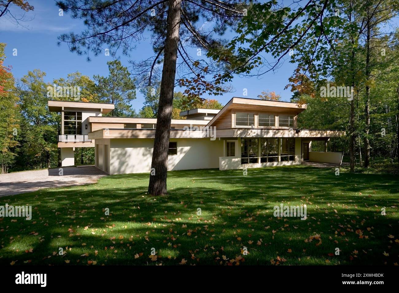 Flat muliti leveled roof hi-res stock photography and images - Alamy