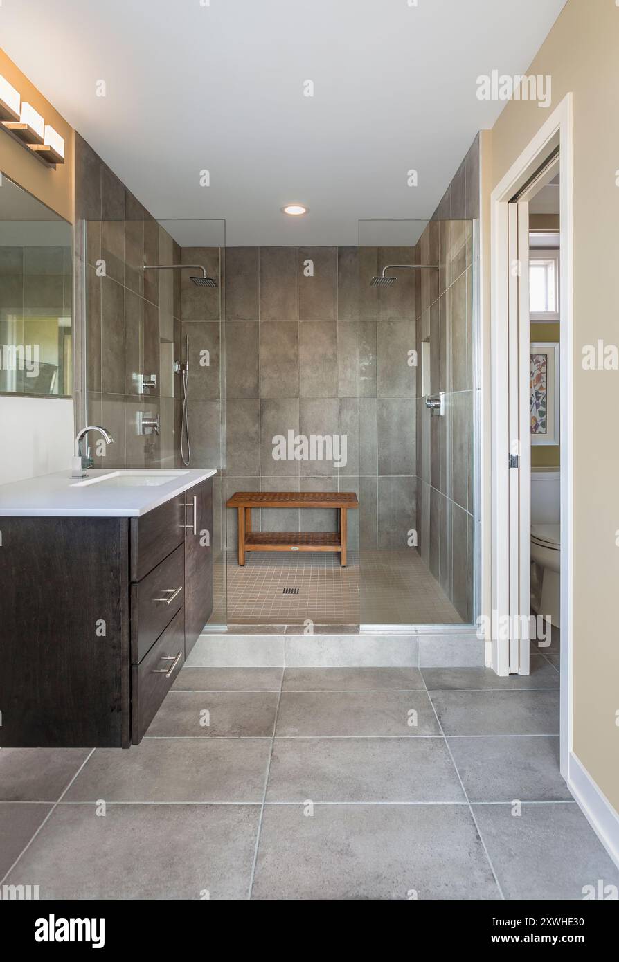 Teak wood shower bench hi-res stock photography and images - Alamy