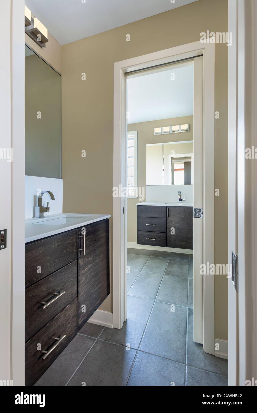 Second bathroom sink separated from main bathroom by sliding door hi-res stock photography and ...