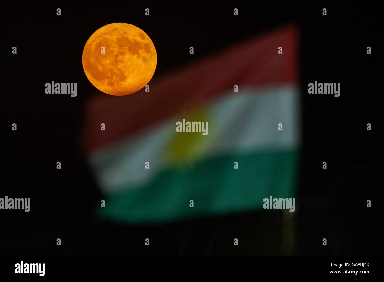 Duhok, Iraq. 19th Aug, 2024. The super moon rises behind the Kurdistan ...