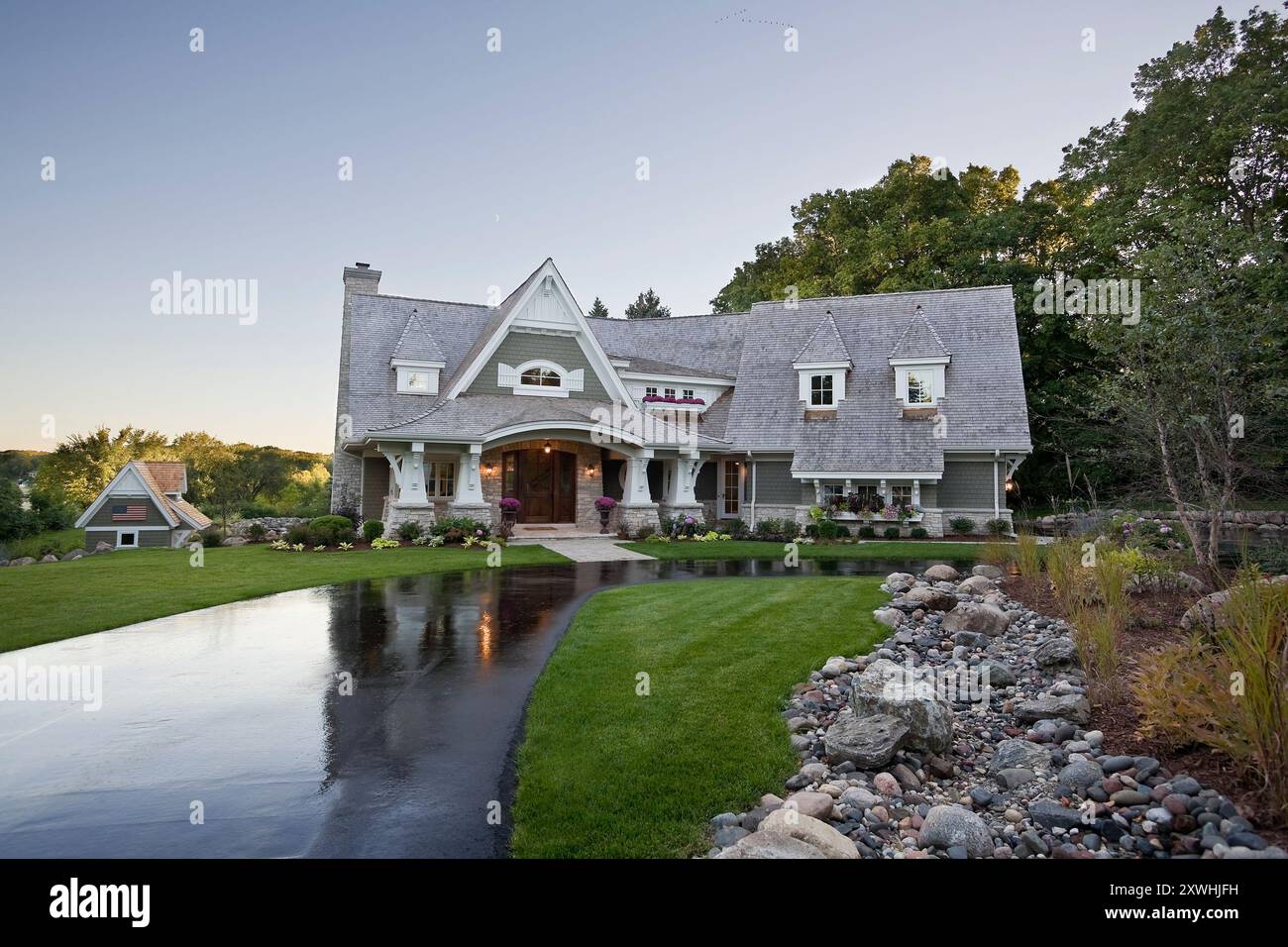 Long driveway hi-res stock photography and images - Alamy