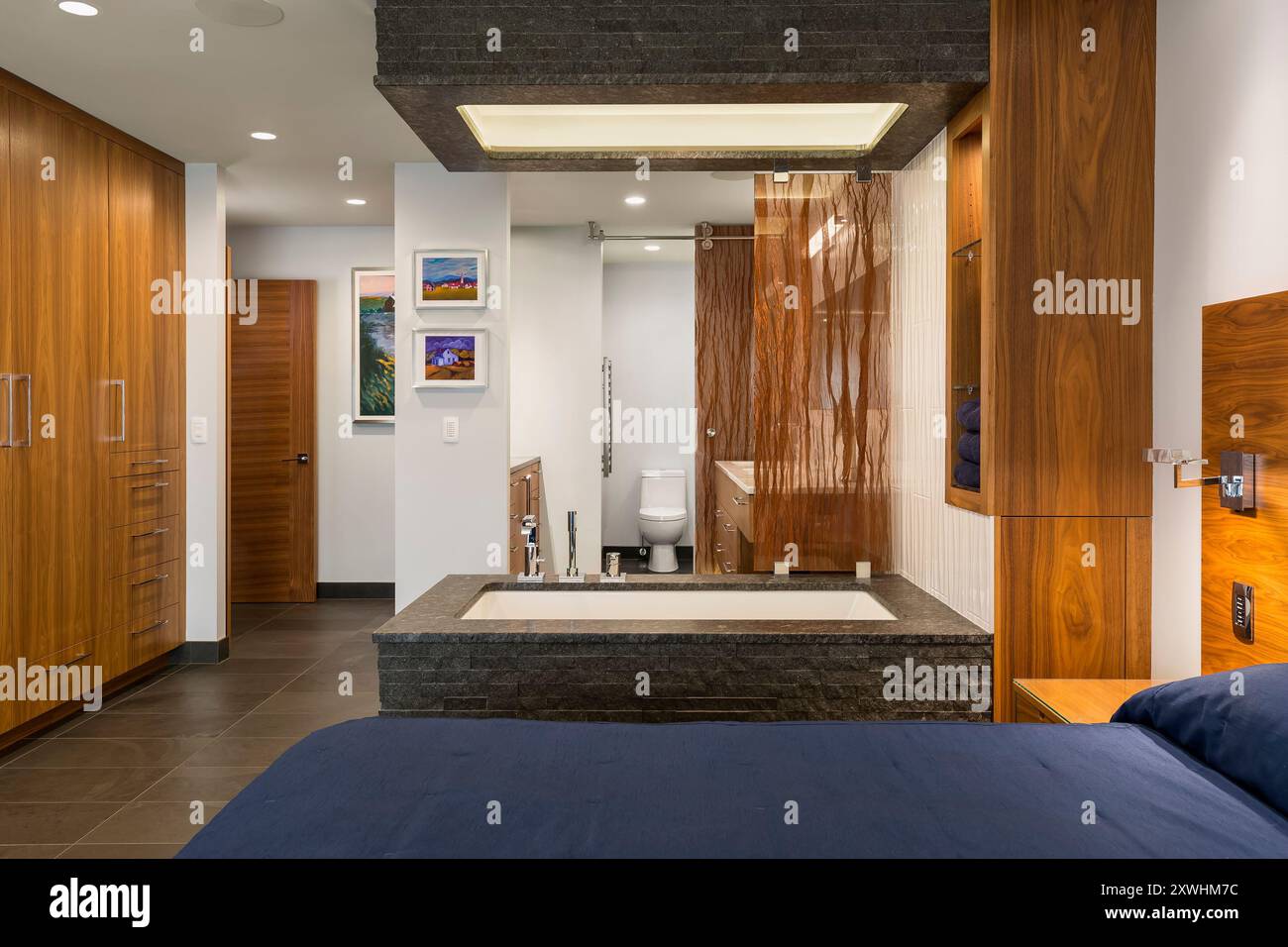 Plain sliced walnut vanity and headboard hi-res stock photography and ...