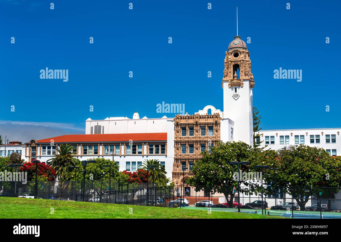 Historic high school building hi-res stock photography and images - Alamy