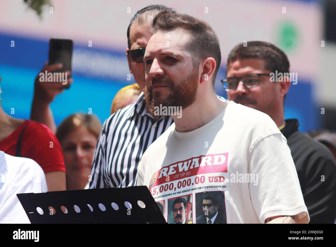 Non Exclusive: Motivational Speaker Daniel Habif speaking during a ...