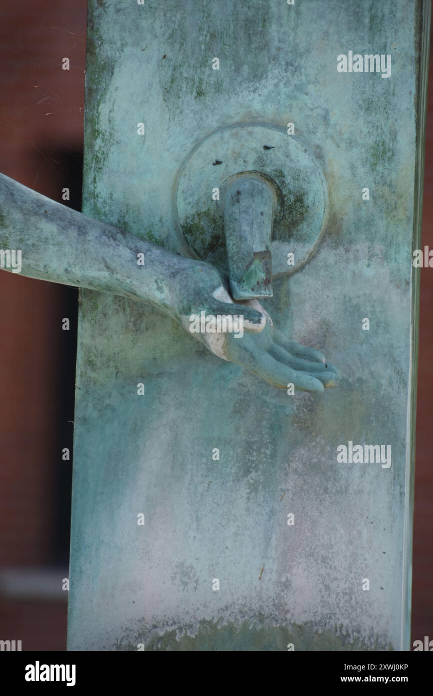 Valenciennes.Statue du rieur.Elle représente un jeune homme nu, rieur ...