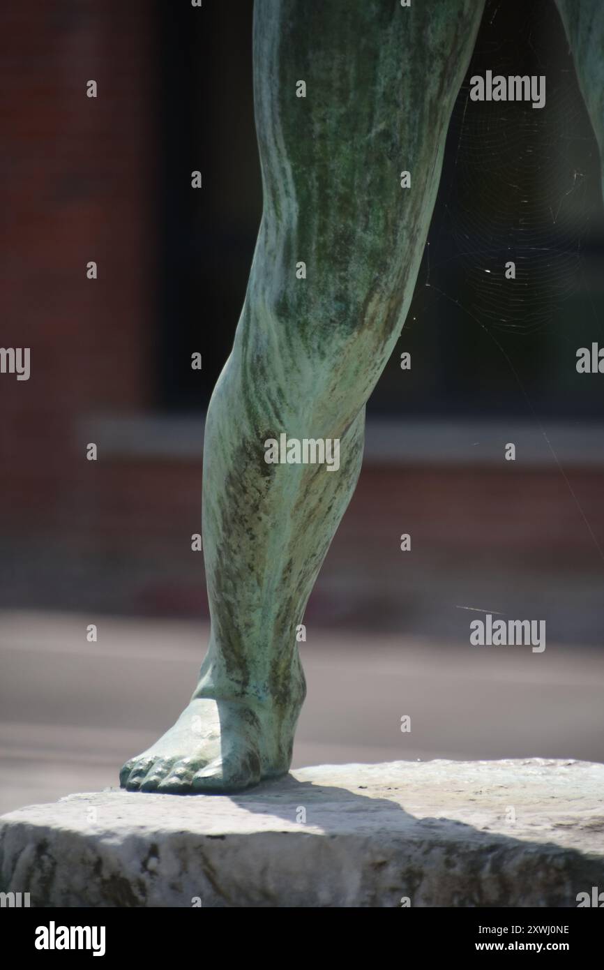 Valenciennes.Statue du rieur.Elle représente un jeune homme nu, rieur ...