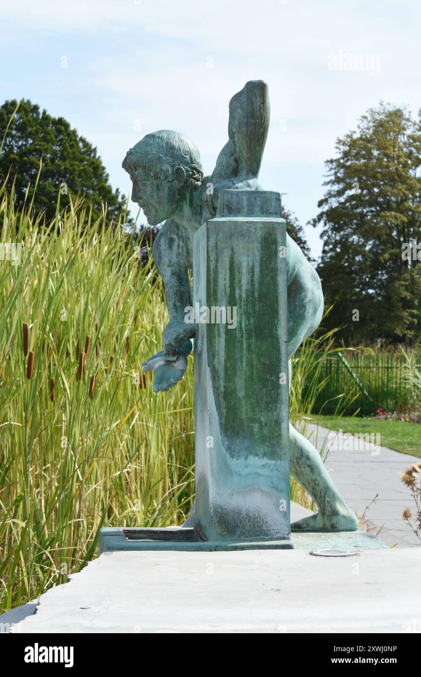 Valenciennes.Statue du rieur.Elle représente un jeune homme nu, rieur ...