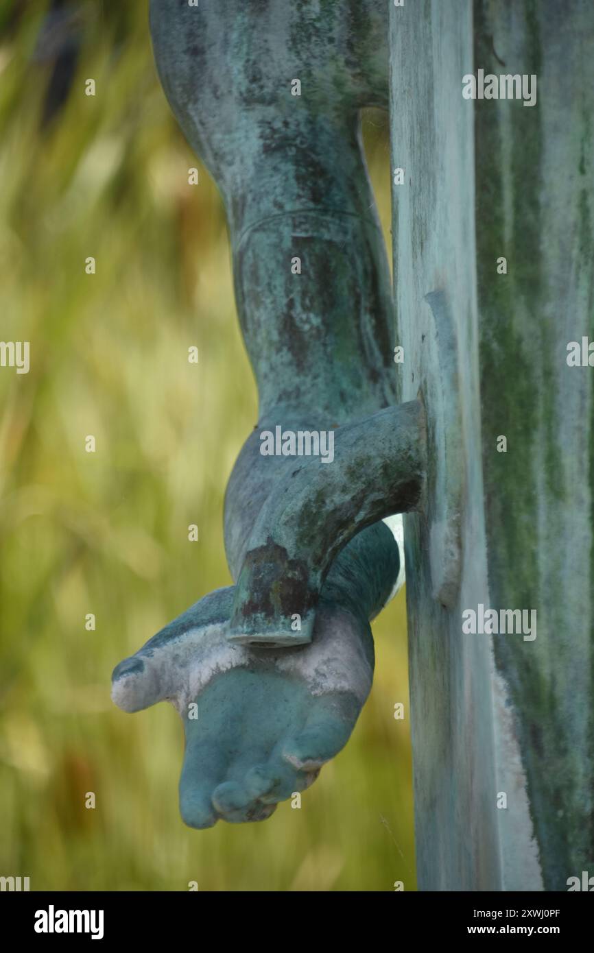 Valenciennes.Statue du rieur.Elle représente un jeune homme nu, rieur ...