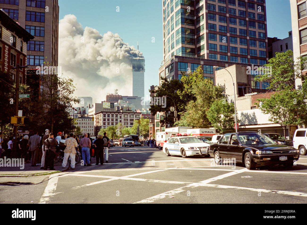 September 11 twin tower smoke hi-res stock photography and images - Alamy