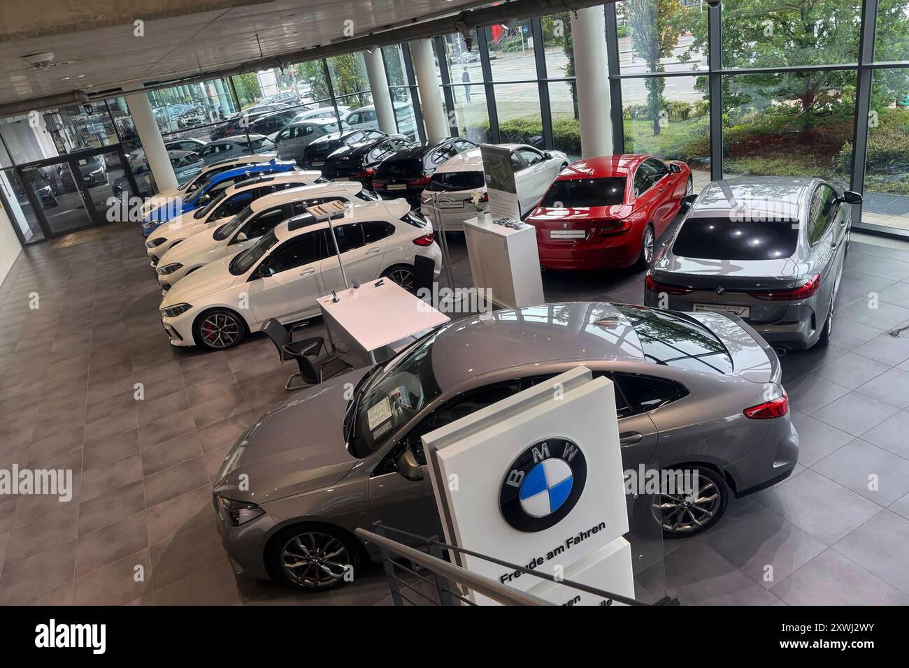 Gebrauchtwagenpreise hi-res stock photography and images - Alamy