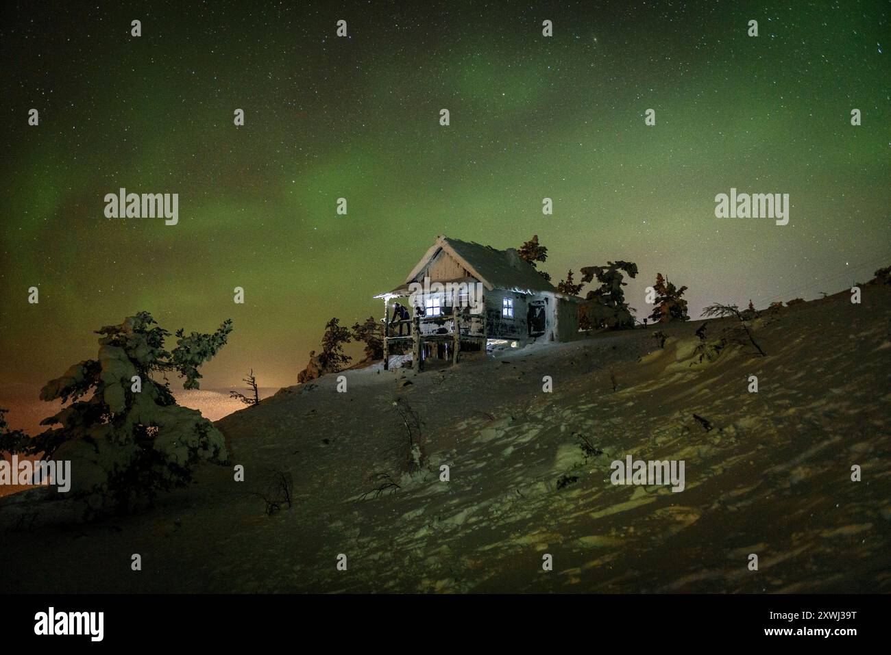 Northern Lights over the "Santa's Secret Cabin" on Levi Mountain ...