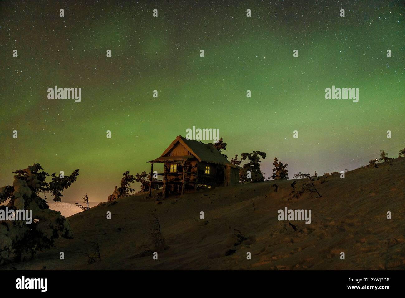 Northern Lights over the "Santa's Secret Cabin" on Levi Mountain ...
