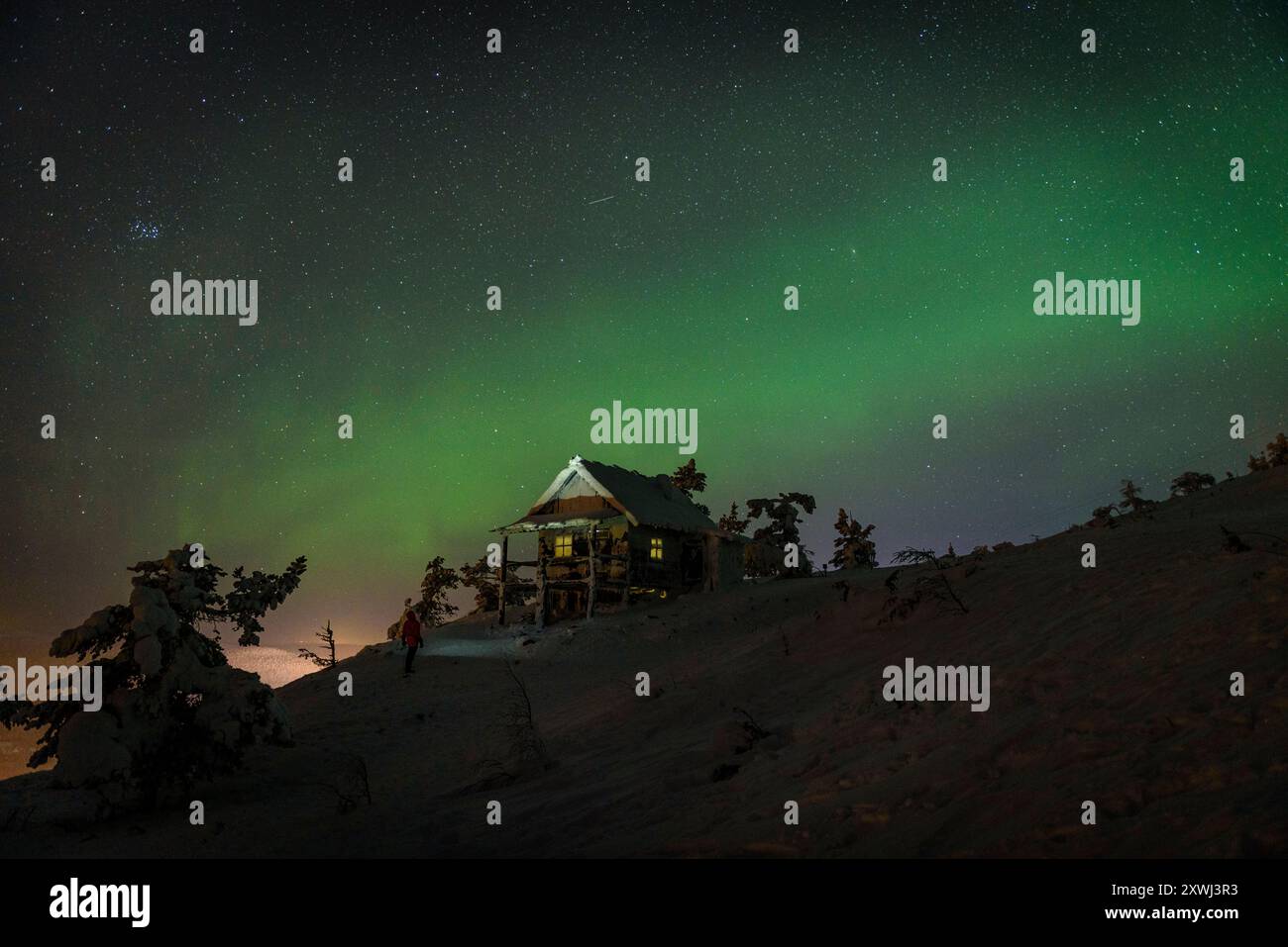 Northern Lights over the "Santa's Secret Cabin" on Levi Mountain ...