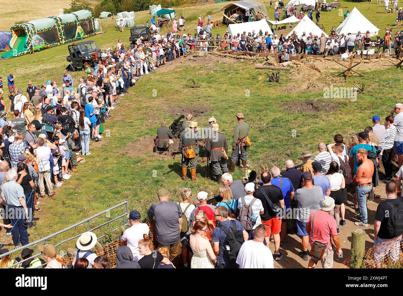 Crowds gather at The Yorkshire Wartime Experience to watch battle ...