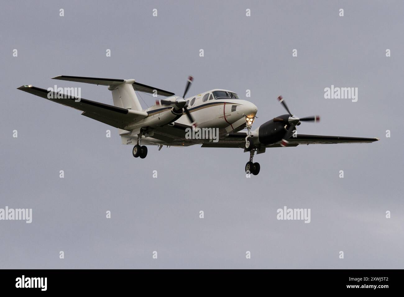 Huron aircraft flying hi-res stock photography and images - Alamy