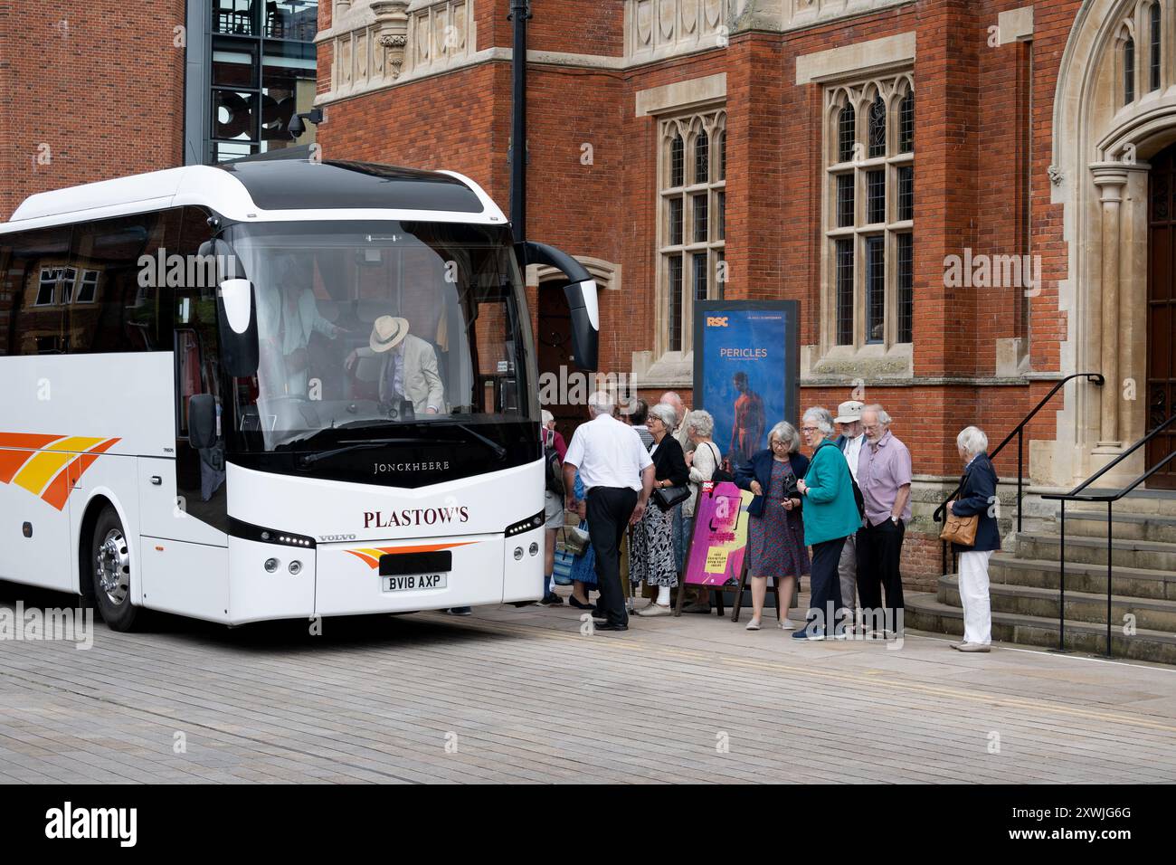 Plastow`s coach and tourists, Stratford-upon-Avon, Warwickshire ...