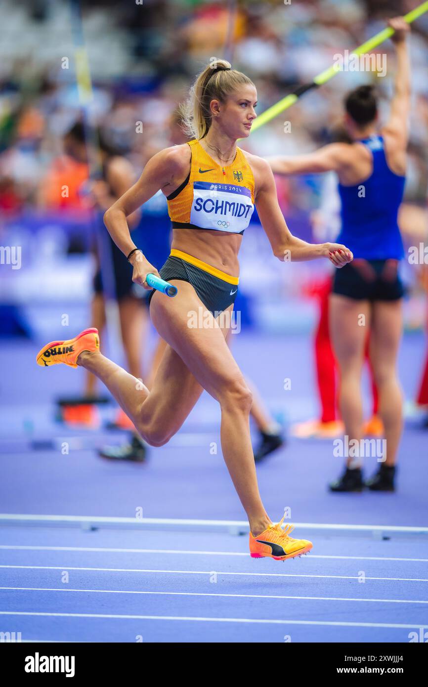 Alica Schmidt participating in the 4X400 meters relay at the Paris 2024 ...