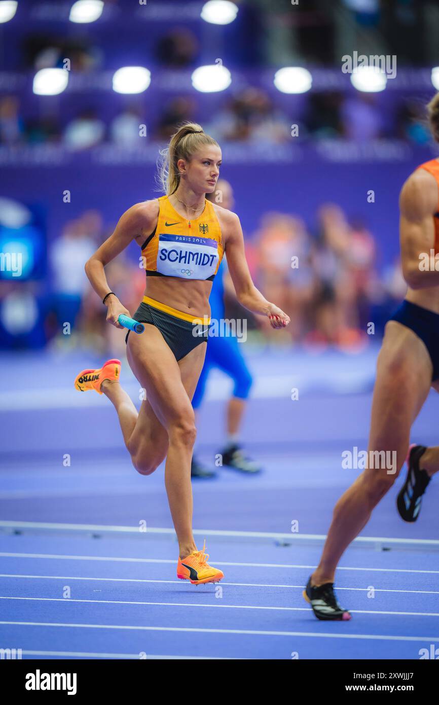 Alica Schmidt participating in the 4X400 meters relay at the Paris 2024 ...