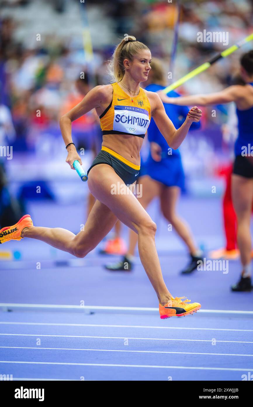 Alica Schmidt participating in the 4X400 meters relay at the Paris 2024 ...