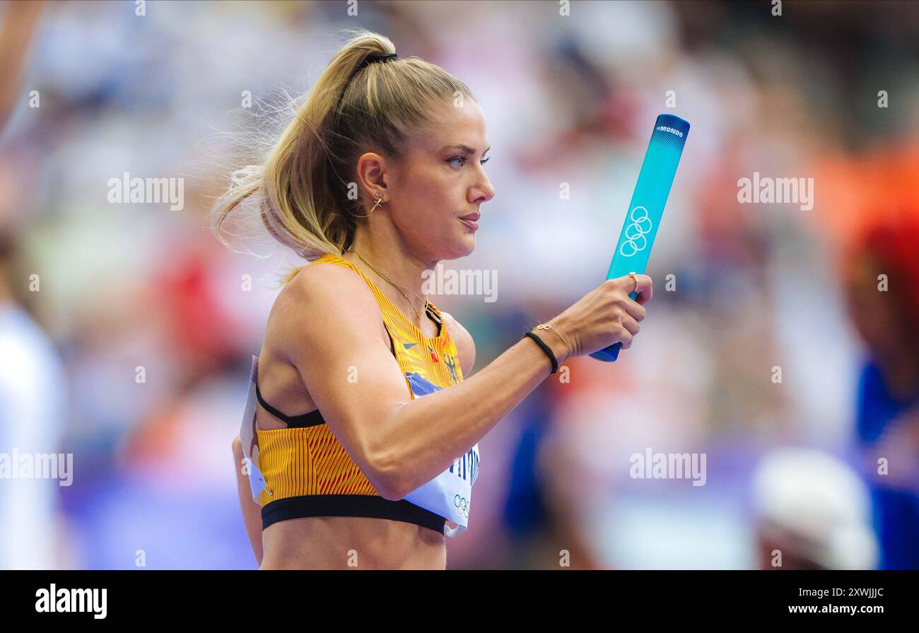 Alica Schmidt participating in the 4X400 meters relay at the Paris 2024 ...