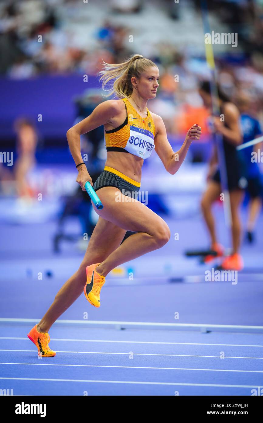 Alica Schmidt participating in the 4X400 meters relay at the Paris 2024 ...