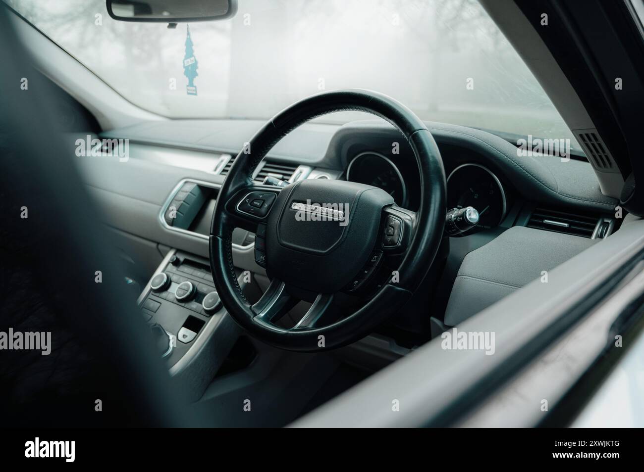 Range Rover Evoque - Forest Shoot Stock Photo - Alamy