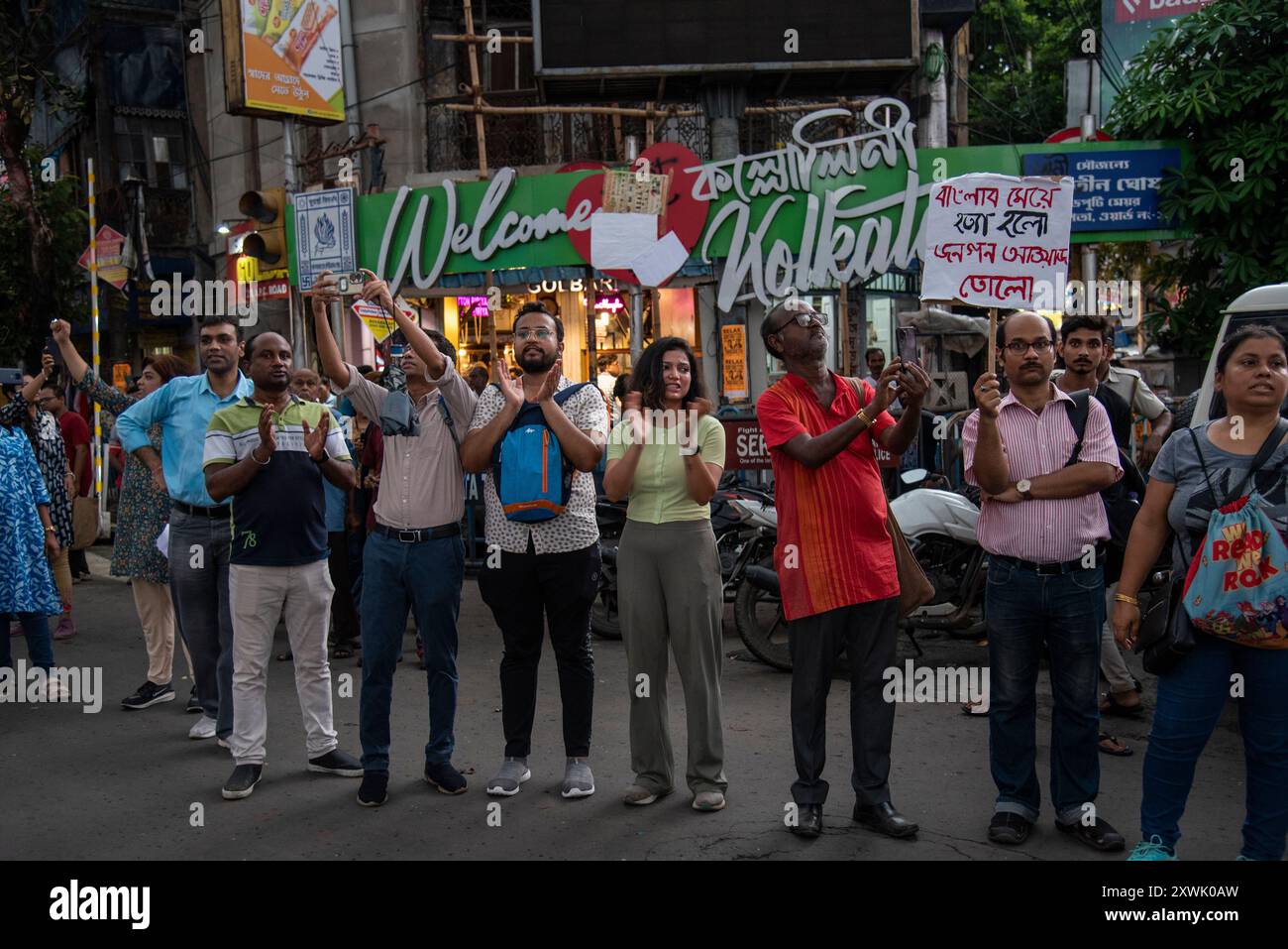 Doctors and students of R.G. Kar Medical College and Hospital along ...